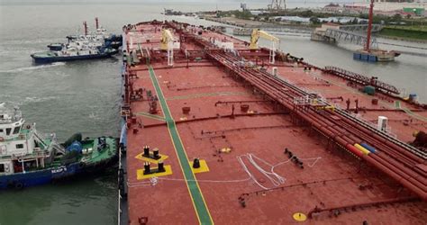 မဒေးကျွန်း ပင်လယ်ပြင်တွင် Development Media Group