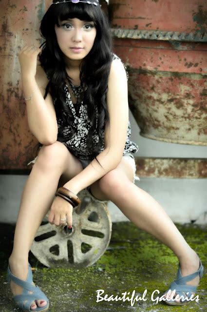 Galeri Cewek Cantik Dengan Buah Dada Menantang