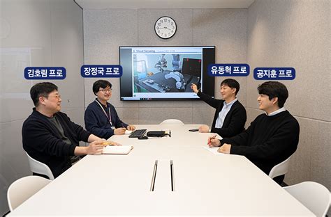 인터뷰 디스플레이 공정에 로봇이” 2만대 넘는 산업용 로봇으로 생산 혁신 꾀하는 삼성디스플레이