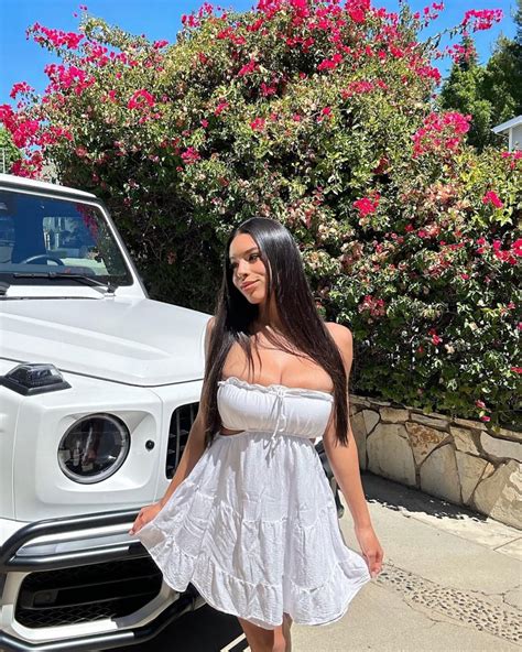 Who Is Autumn Falls Age Family Career Net Worth Vent Magazines