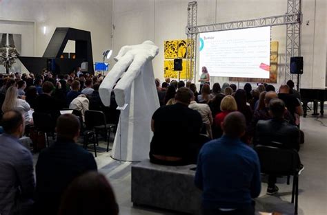 Лео сад Приватний дитячий садок у Луцьку Ми з дітками часто виходимо в місто гуляємо нашим