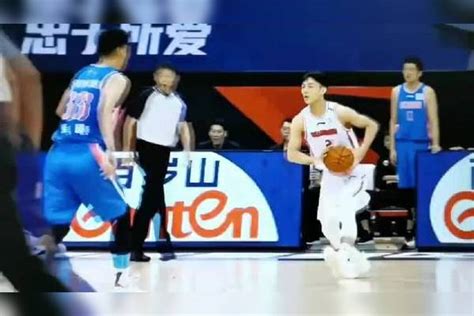 拒绝爆冷！广东东莞大益艰难拿下四川金荣实业，胡明轩狂砍36分本场比赛篮板球广东队金荣胡明轩四川