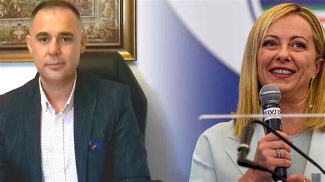 ΤΙ ΣΥΜΒΑΙΝΕΙ ΜΕ ΤΗ ΜΕΛΟΝΙ ΑΛΛΑΞΕ Ο ΜΑΝΩΛΙΟΣ ΚΑΙ ΕΒΑΛΕ ΤΑ ΡΟΥΧΑ ΤΟΥ ΑΛΛΙΩΣ Youtube