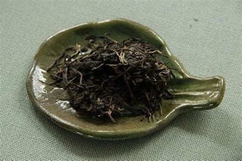 详解普洱茶冲泡和品鉴流程以2013中茶7541生茶为例