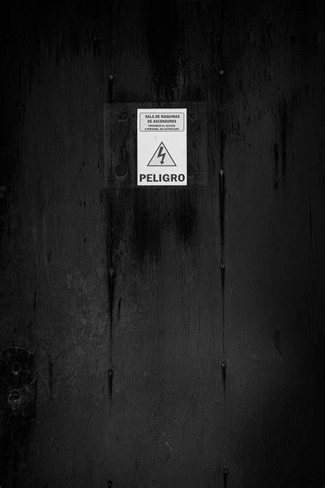 Bw Bw 사진 간판 거리 사진 경고 라벨 경고 표시 고전압 기록한 것 남아메리카 니콘 Z 5 도시 경관 도시 사진 도시 생활 도시 예술 도시 풍경