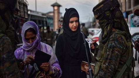 Pulitzer Prize Winning Photojournalist Sanna Irshad Mattoo Stopped To