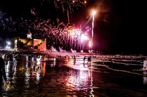 Fuegos Artificiales En La Noche De San Juan Desde La Cícer