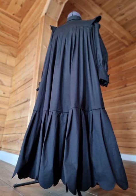 ПЛАТЬЯ ХИДЖАБ БАЛАКЛАВА On Instagram Шёлковое платье со вшитым платком 🥹 ⠀ Платье идеально