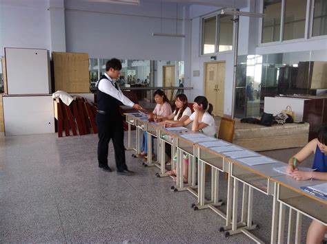 酒店管理系成功举办中式铺床技能大赛初赛 酒店管理学院