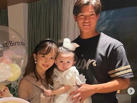 板野友美、1歳娘＆イケメン夫の顔出し家族ショット公開！ 「すでに可愛すぎる！！ホンマに天使」「もはや家族推し」 All About ニュース