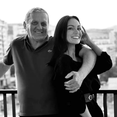 ყველაზე ლამაზი ქალია რომელმაც მისცა საკუთარ თავს უფლება იყოს ცოცხალი არა იდეალური არა სწორი