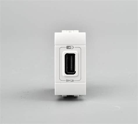 2 1a 5v Standard Grounding Wall Socket Usb Caricatore Power Socket Wall Socket And Power Socket