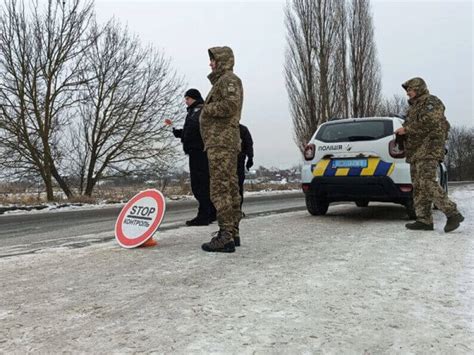 Неподалік Луцька зупиняли та перевіряли у водіїв документи і авто Волинь Ua