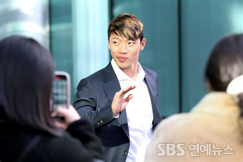 E포토 황희찬 목동에 뜬 16강 결승골의 주인공 E포토 황희찬 목동에 뜬 16강 결승골의 주인공