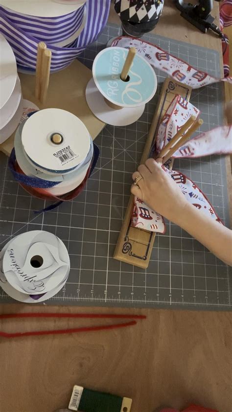 Learn To Make A Bow Homemade Bows Diy Wreath Bow How To Make Bows