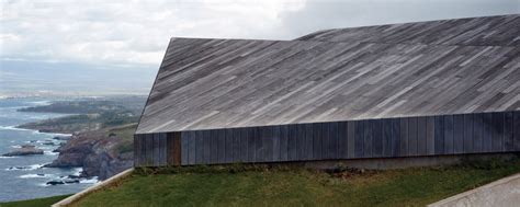 Angular Roof Covers Clifftop Home In Maui By Dekleva Gregorič Arhitekti