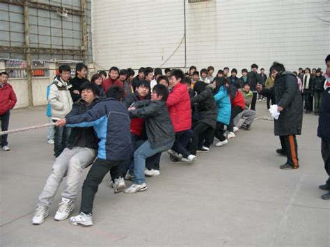 继续教育学院举办五年制大专部冬至拔河比赛 郑州工程技术学院
