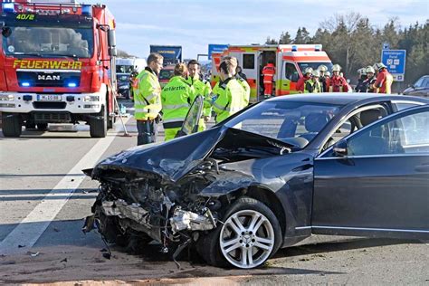 Schwerer Unfall Mit Luxus Mercedes Auf A8 Bei München Riesenstau Im