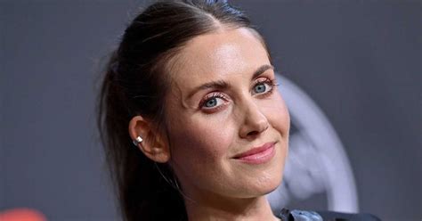 Alison Brie Comes Out As Bisexual While Reading Thirst Tweets