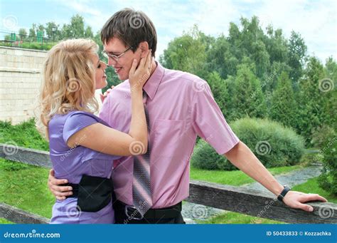 Liefde Jongen En Meisje Stock Afbeelding Image Of Vriend