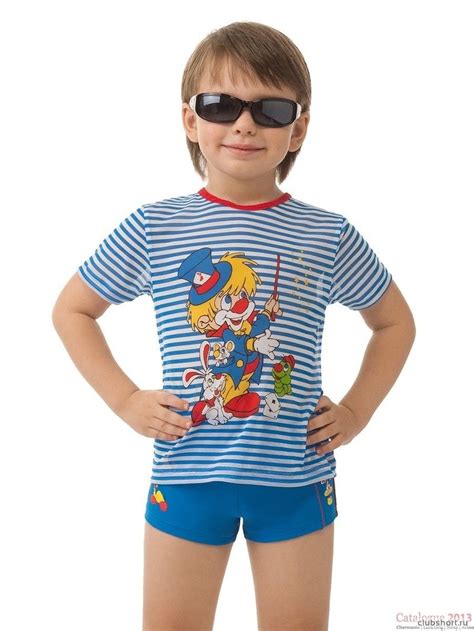 Синие шортики и маечка в полоску » Шорты фото