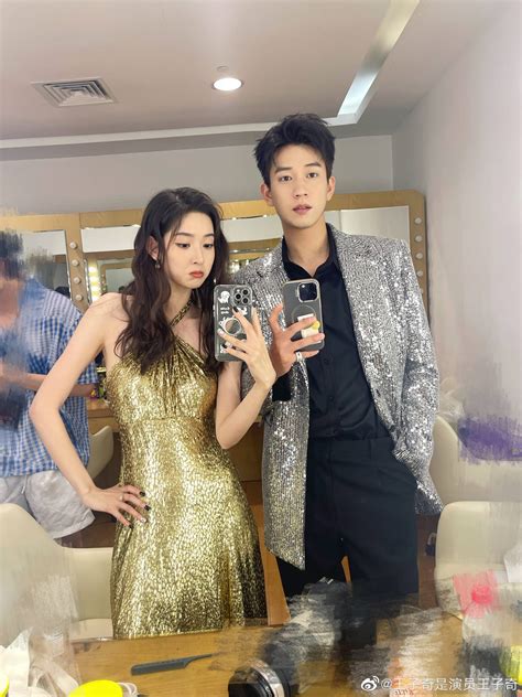 Vương Ngọc Văn Và Vương Tử Kỳ Trở Nên Xa Cách Trên Thảm đỏ Sau Phim Tình Yêu Anh Dành Cho Em