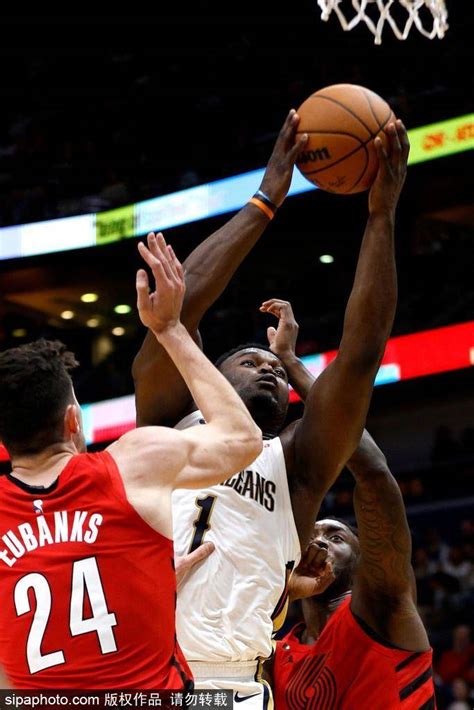 组图开拓者击败鹈鹕 锡安强杀内线肆意暴扣 搜狐大视野 搜狐新闻