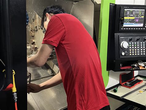 深圳市工业人快速成型技术有限公司 Cnc机加工 冲压钣金 快速模具 3d打印 硅胶复模 展车模型 深圳市工业人快速成型