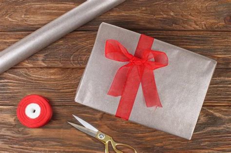 Папір пакувальна подарункова крафтового рулон 8 м 70 см щільність 80 г м² срібло — ціна 105