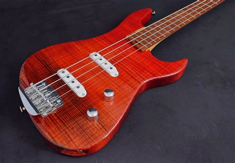 Modèle Manu6 Basse Alternative Guitare
