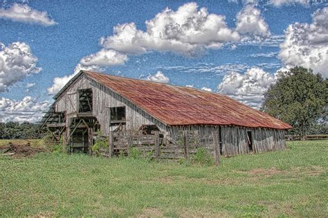 무료 이미지 하늘 구름 잔디 외양간 목재 농촌 지역 농장 농가 목초지 흘리다 시골집 부동산 들 경치 목장 대초원 통나무 오두막집 지붕