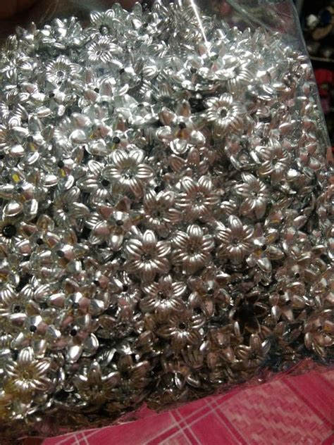 เหรียญโปรยทาน เงินๆ ทองๆ