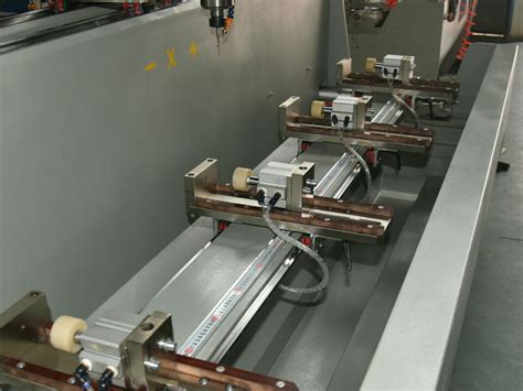 알루미늄 프로파일 Cnc 밀링 머신 알루미늄 및 Upvc 창 도어 알루미늄 창 기계