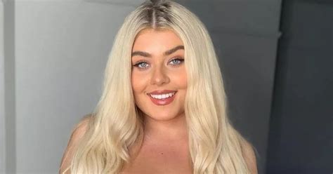 Plus Size Model Flaunts Curves In Sheer Corset And Declares Im Round