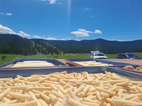 Fruit On Twitter Архангай аймаг Цэнхэр сум халуун рашаан цэнхэрийн голоор нутагтай хүндээ