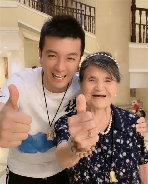 杨子神秘豪宅首次曝光，连吊灯都是金碧辉煌，却被网友吐槽像宾馆黄圣依颖儿房间