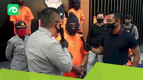 Pak Guru Setubuhi Tiga Model Foto Bugil 2 Siswi Smp 1 Mahasiswi