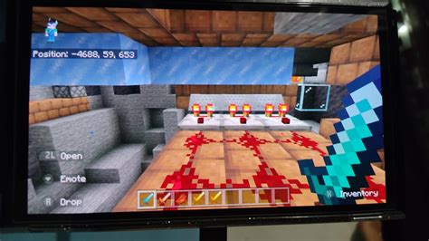 Why Does The Bottom Middle Hopper Below Hopper Minecart 2 Drain The Items From Minecart 1is