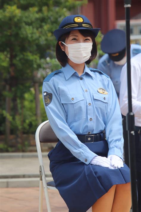 日焼けのテリー on Twitter 女性警察官 女性警官 女性