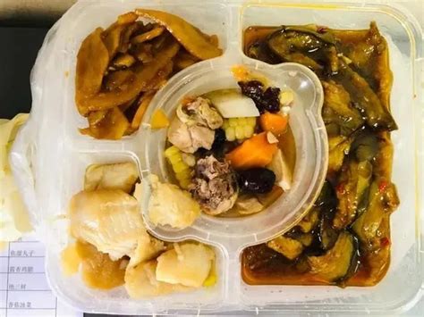 送餐上门自选搭配体育馆路街道家门口老年助餐点暖胃更暖心