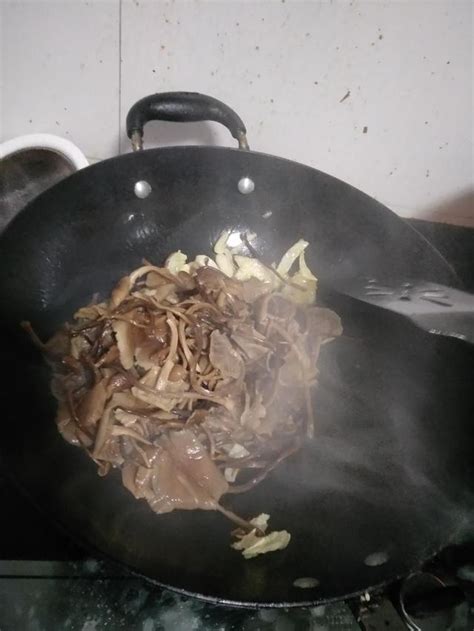茶樹菇燉鴨腿 每日頭條