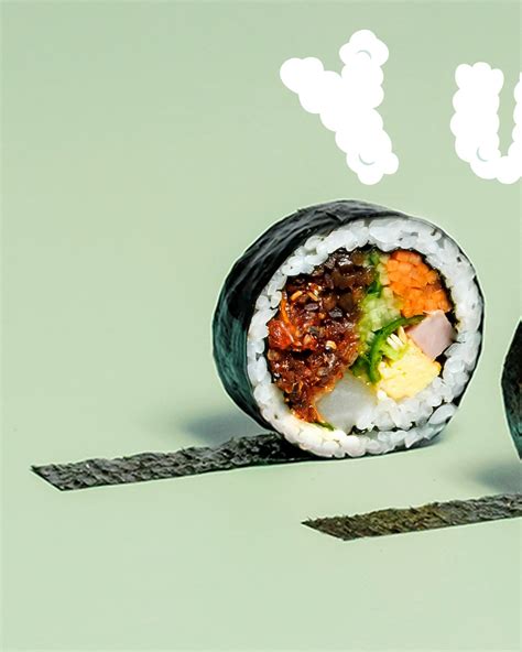 얌샘김밥 비주얼 무슨 일📸 알록달록 맛있는 재료가 가 득 인증샷 남기기 좋은 얌샘김밥이잖아💚 눈으로 한입 입안가득 한입 난 구름위를 둥둥 이게바로 행복인가봐‘٩