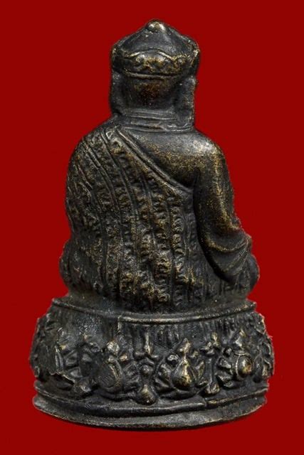 พระเกจิอาจารย์กรุงเทพเนื้อโลหะ รูปหล่อไต้ฮงกง มูลนิธิปอเต็กตึ้ง ปี 2522 รุ่น 3 หลวงปู่โต๊ะปลุกเสก