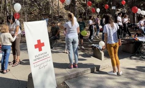 Доброволци на БМЧК-Пловдив с акция в Световния ден на психичното здраве ...