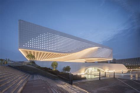 10 Well Known Postmodern Architecture Examples