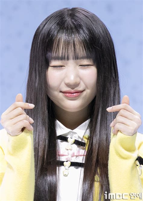 [포토] 하츠투하츠 예온 눈 감고 하트