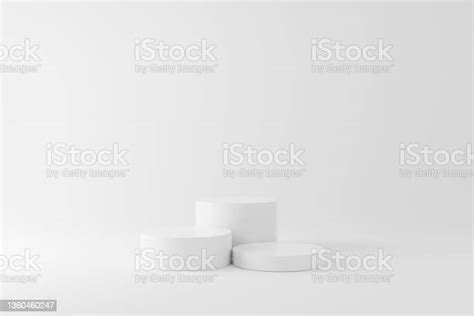 흰색 스튜디오 조명 배경에서 지오메트리 연단과 추상적 인 최소 장면 제품 프리젠 테이션 쇼케이스 모의 무대 화장품 디스플레이 연단 무대 받침대 3d 렌더링 0명에 대한 스톡
