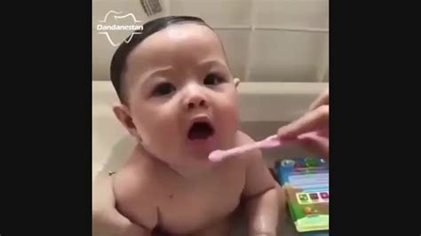 مسواک زدن برای کودکان دندانستان نماشا