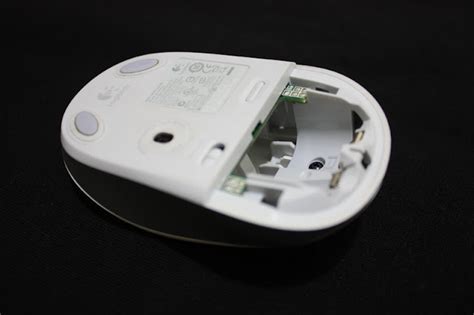 利拉克的格納庫 [偽開箱文]羅技 Logitech V470 藍芽滑鼠