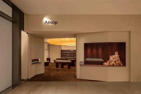 Facade에 있는 Shmily Fang님의 핀 2025 가게 앞 디자인 정문 디자인 집 디자인 외관